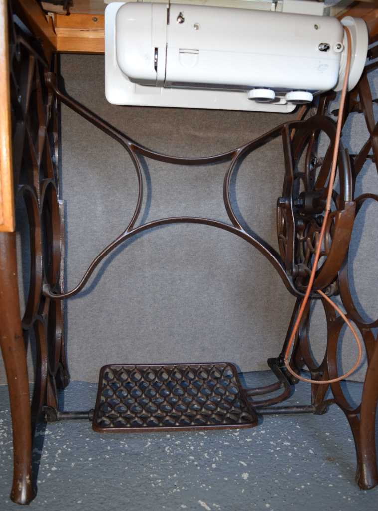 Review: Janome 712T Treadle Sewing Machine | Grow Your Own Clothes
